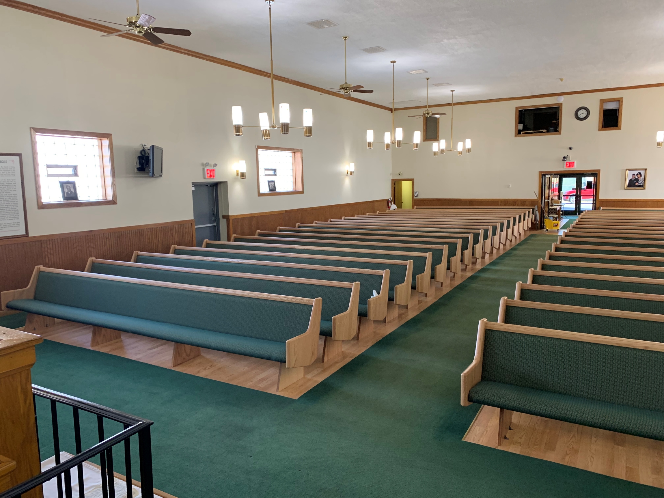 New Pews Chicago, Illinois - Church Furniture | Pews, Chairs, Theater ...