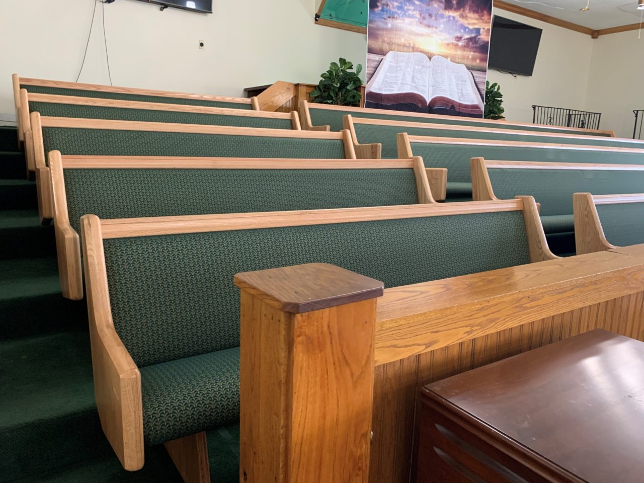 New Pews Chicago, Illinois - Church Furniture | Pews, Chairs, Theater ...
